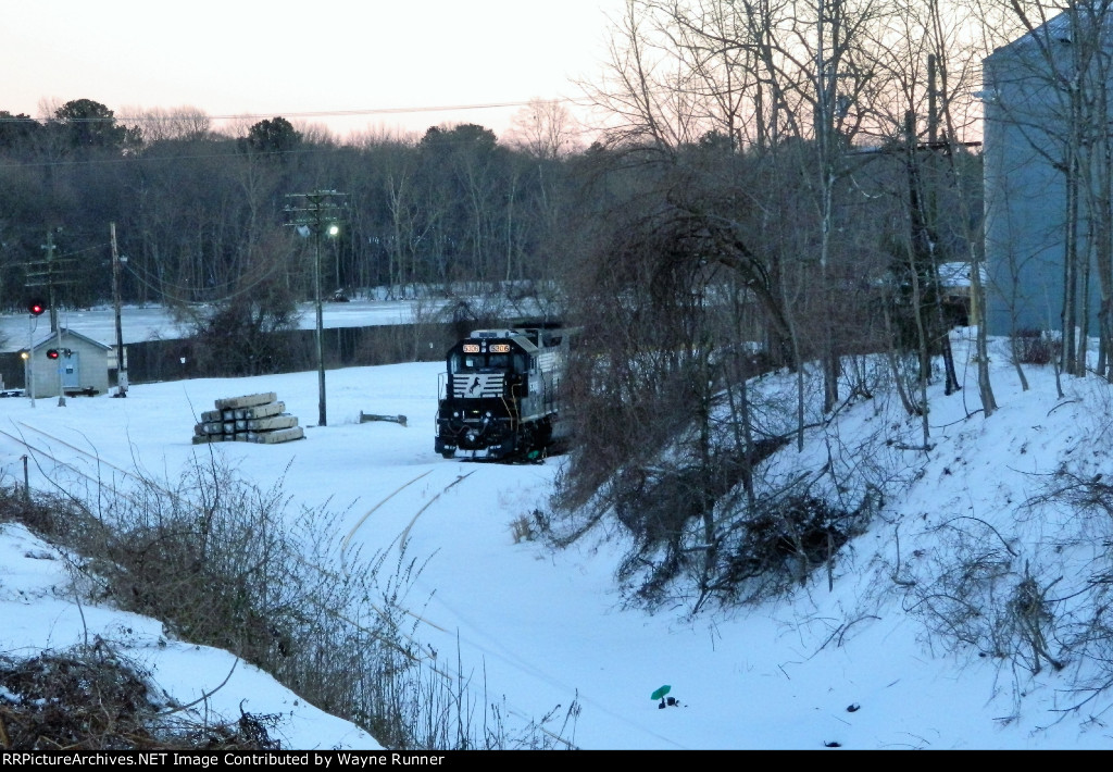 NS #5306 Idling waiting for work.